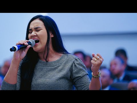 MAR BRAVIO |  Wayne Alyne canta na Santa Ceia no Templo Central