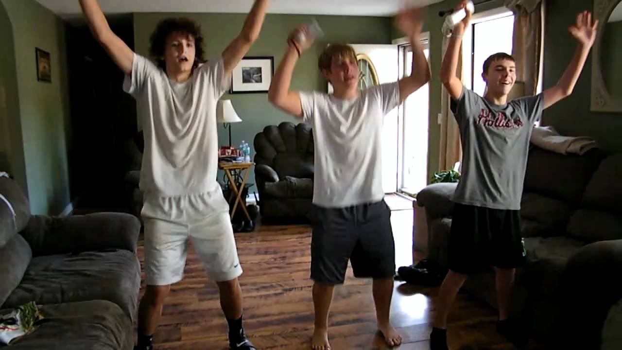 just dance- who let the dogs out - YouTube