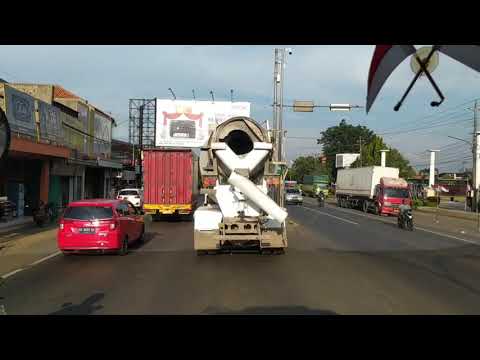 Aksi kejar truk molen oleng | Mixer Oleng | gas pol