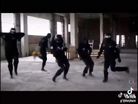 TİKTOKTA GÜZEL KIZ GÖRÜNCE