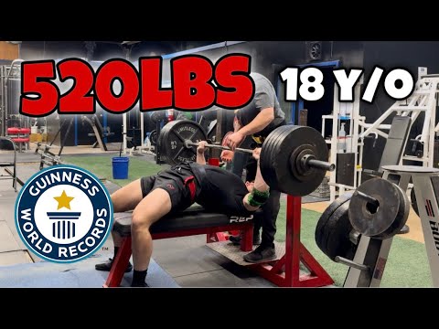 BENCH PRESSING 520LBS AT 18 YEARS OLD - YouTube