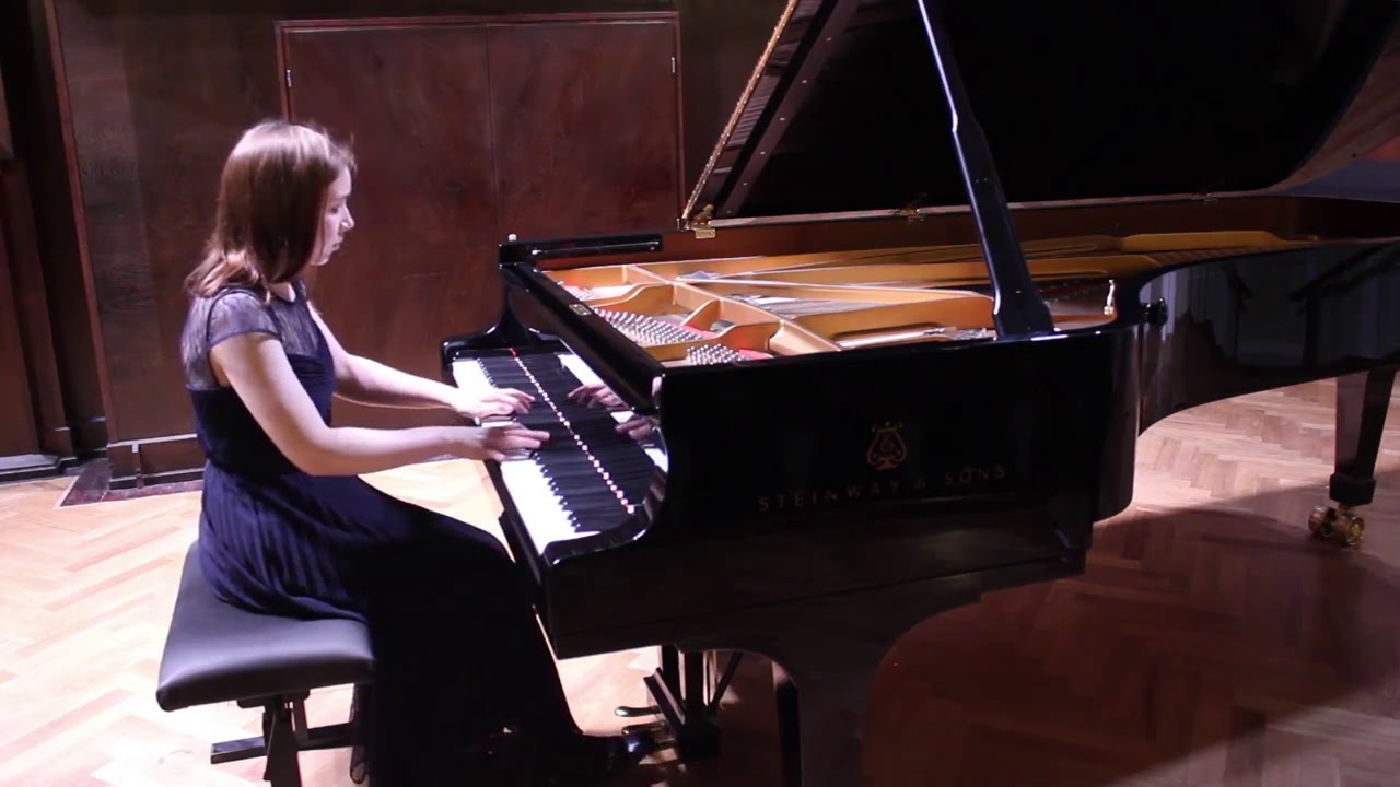 Alexandra Akishina plays Beethoven, Rachmaninoff, Chopin, Tchaikovsky ...