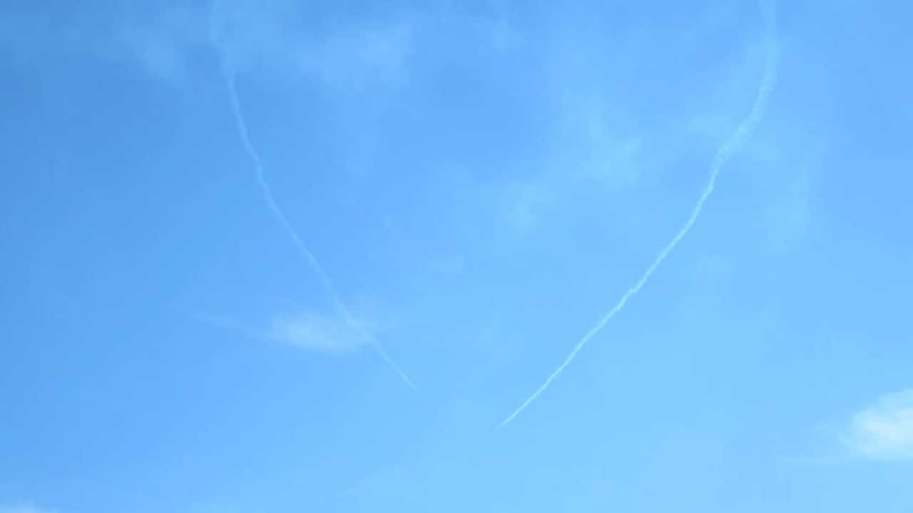 RAAF Roulettes- The Roulette Heart Defence Air Show 2012 HD - YouTube