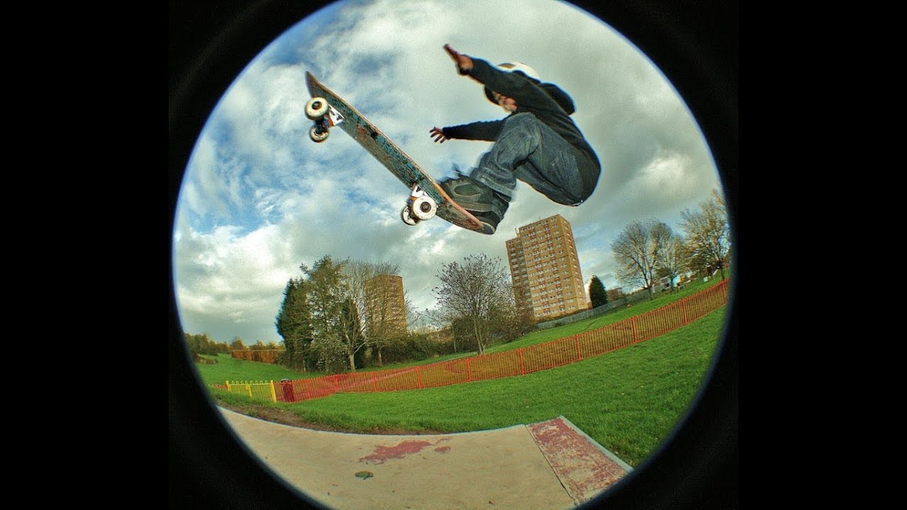 Skateboarding 5-year-old Schaeffer McLean - YouTube