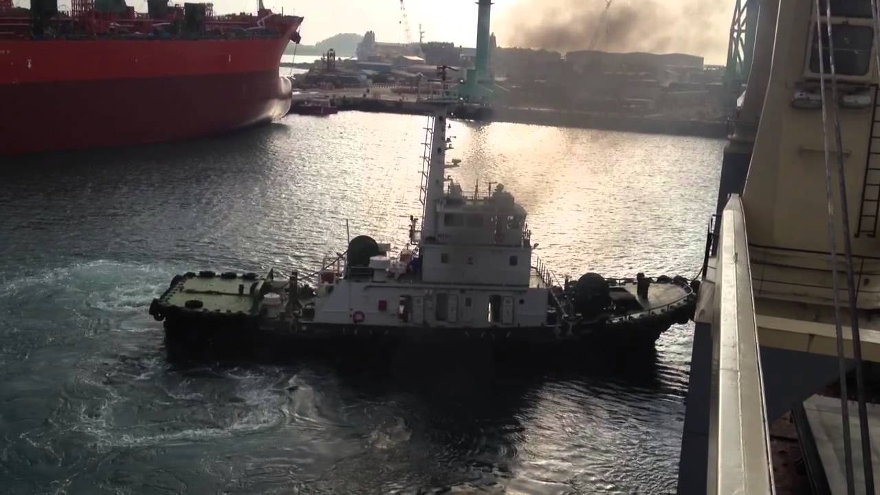 ASD tugs in action - YouTube