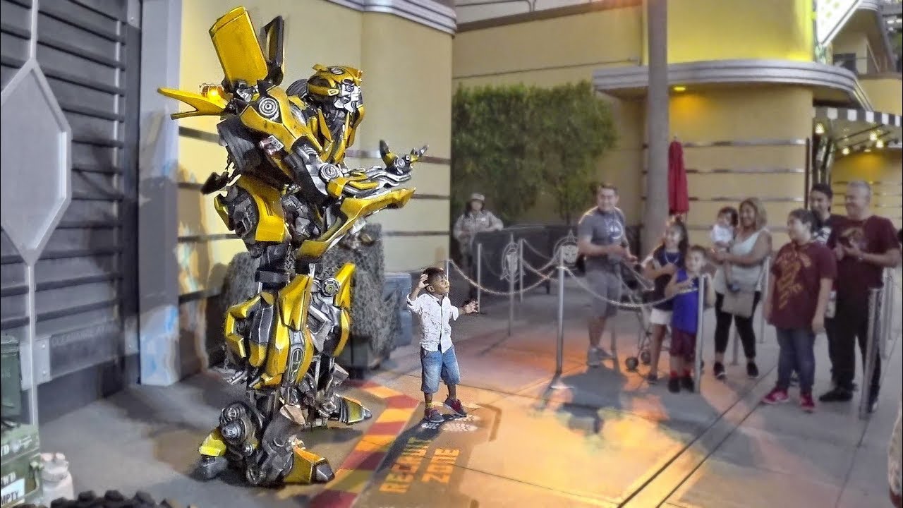 Bumblebee Transformer. Dances with Kids at Universal Studios Hollywood ...