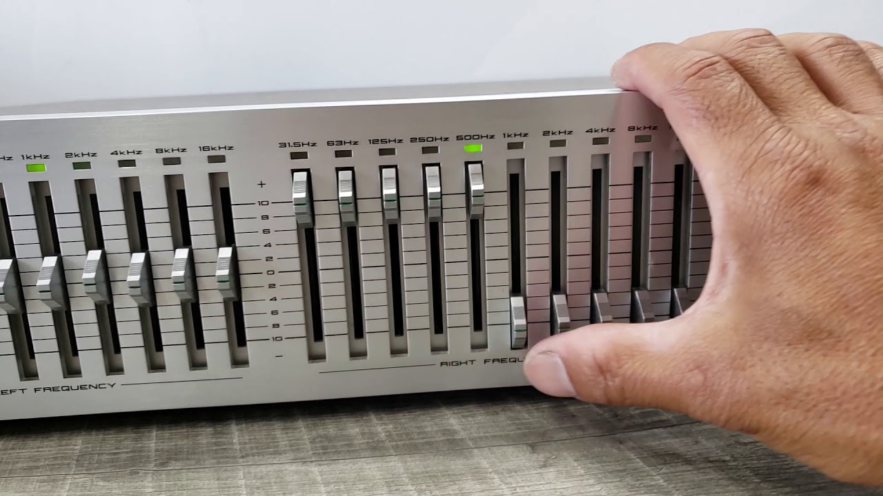 Akai EA-G80 10-Band Stereo Graphic Equalizer - YouTube
