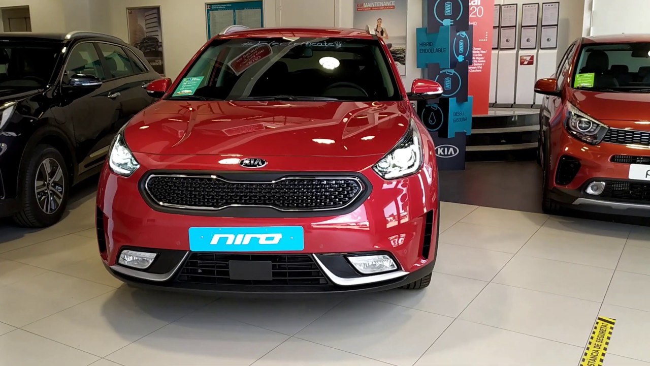 KIA Niro HEV (Emotion Runway Red) | armotors.es - YouTube