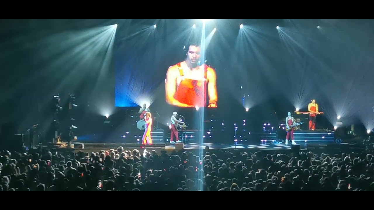 in the stars - Benson Boone - concert Paris 11/2024 adidas arena - YouTube