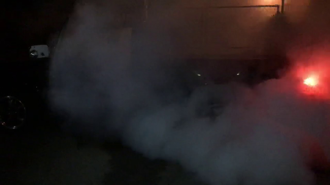 Quemando llanta en el shelby - YouTube