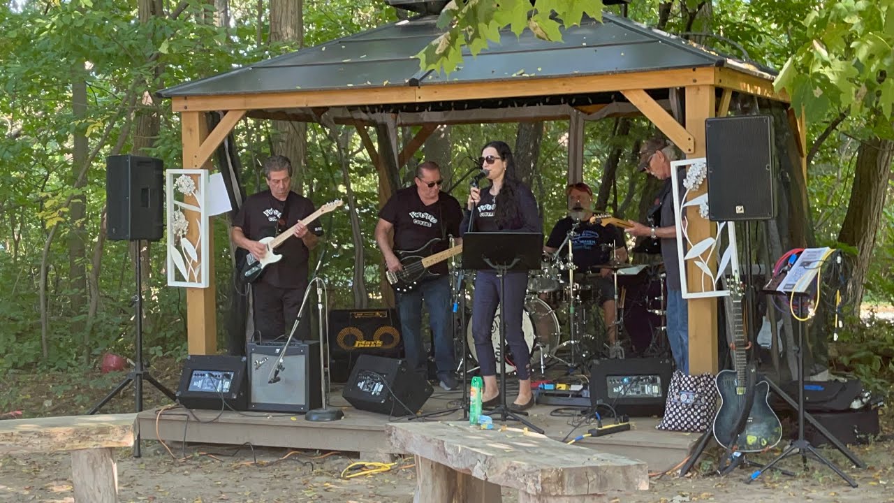 Twisted Covers Band plays The Way - YouTube