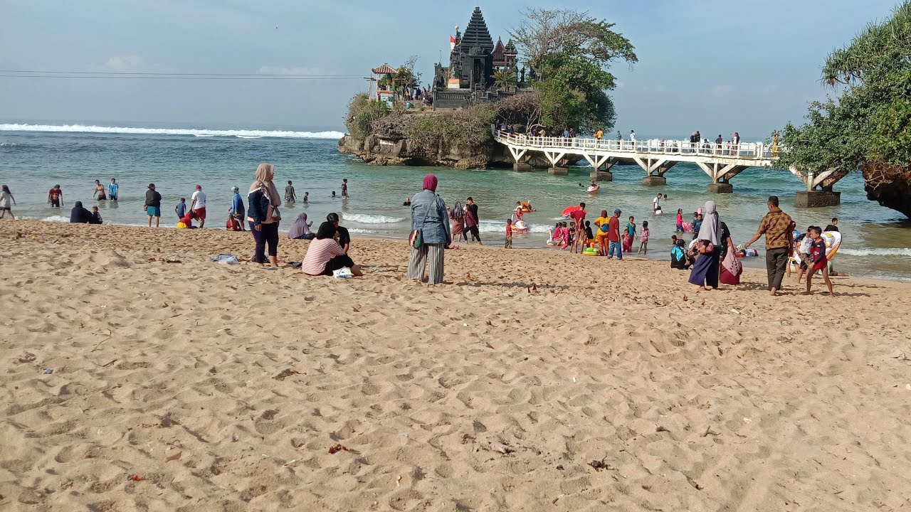 Pantai Balekambang Hari Ini Menjelang Larung Sesaji Suro Youtube