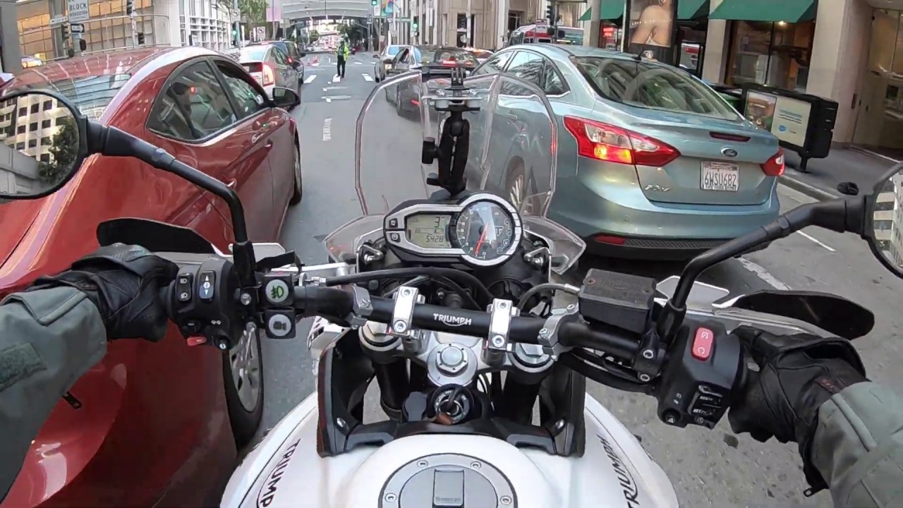Warzoning through traffic in San Francisco - motorcycle filtering - YouTube