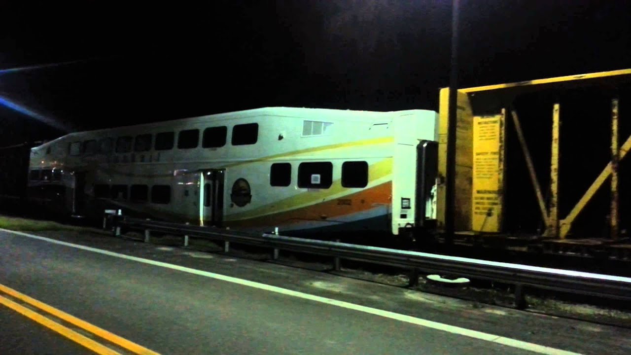 Sunrail car coming into Rand yard. - YouTube