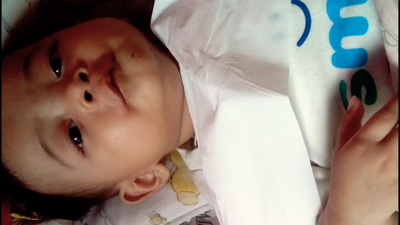 Baby 6 bulan sudah bisa makan lahap - YouTube