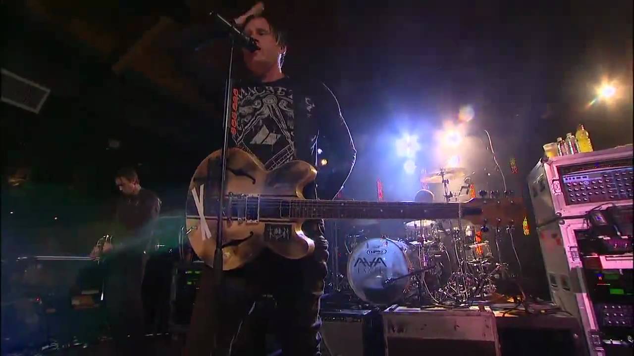 Angels & Airwaves - It Hurts (Live at Fuel tv show) - YouTube
