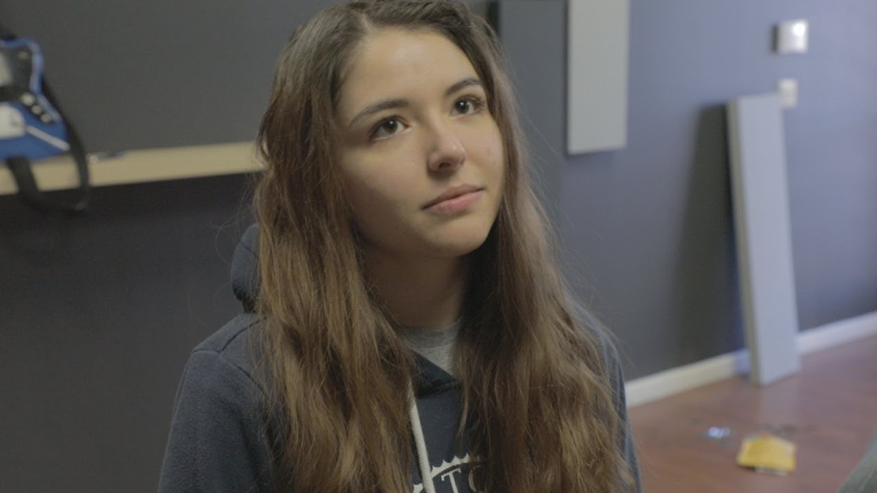 Teaching Autumn some manners. - YouTube