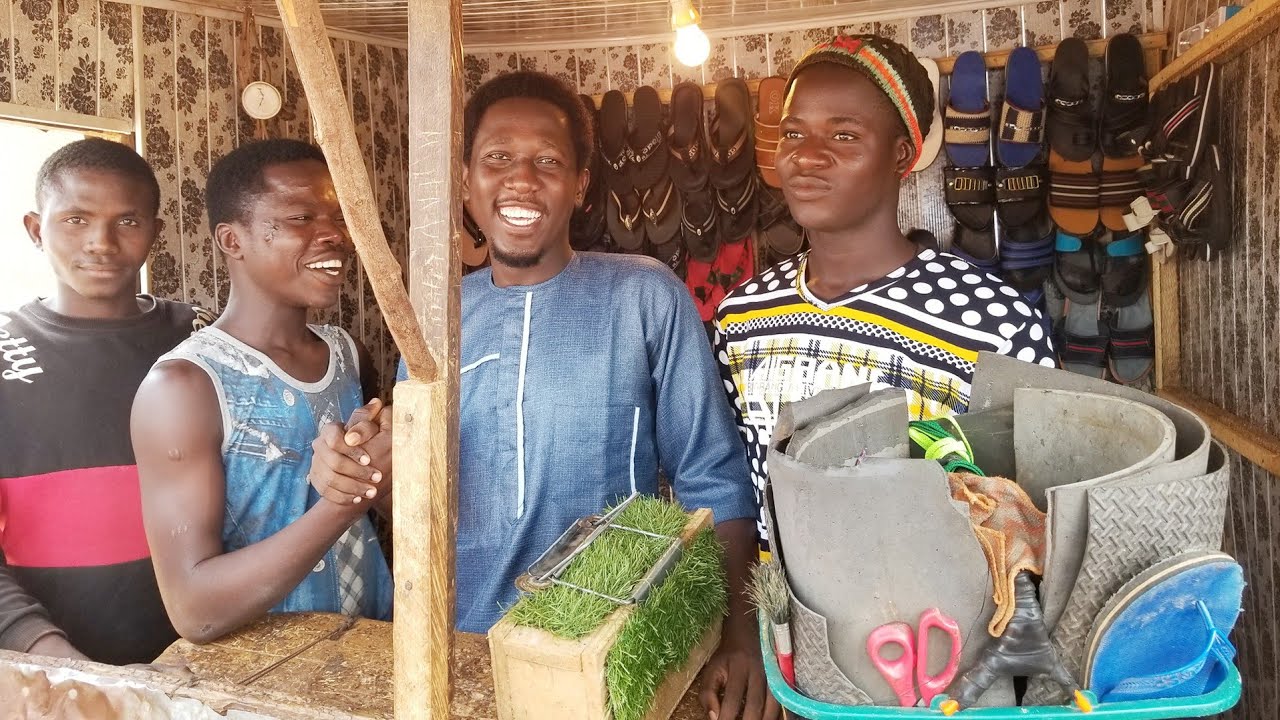 Kalli Madagwal ya hadu da wani Babban Masoyinshi Mai Wankin Takalmi ...