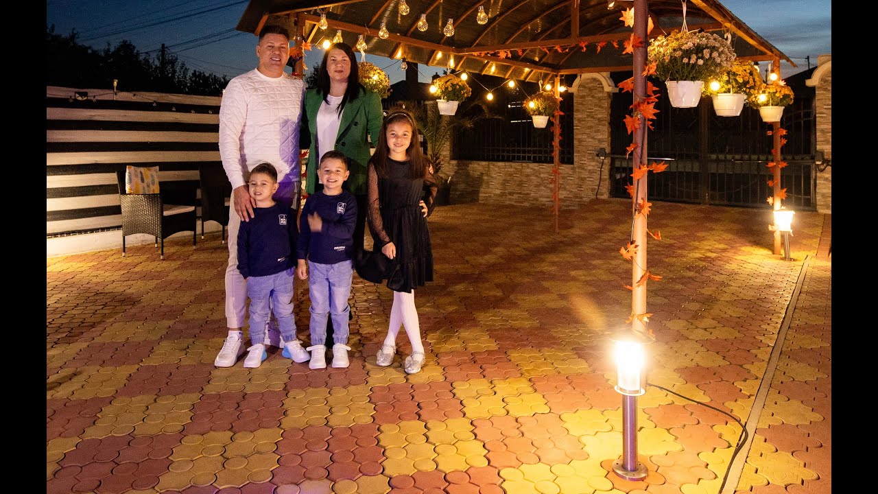 FAMILIA FILOTI - ASTAZI S-A NASCUT HRISTOS! - YouTube