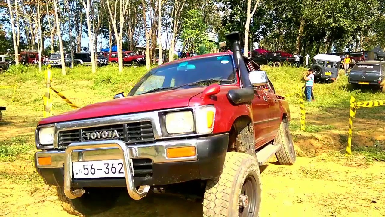 Toyota Hilux LN106 Off Road - YouTube