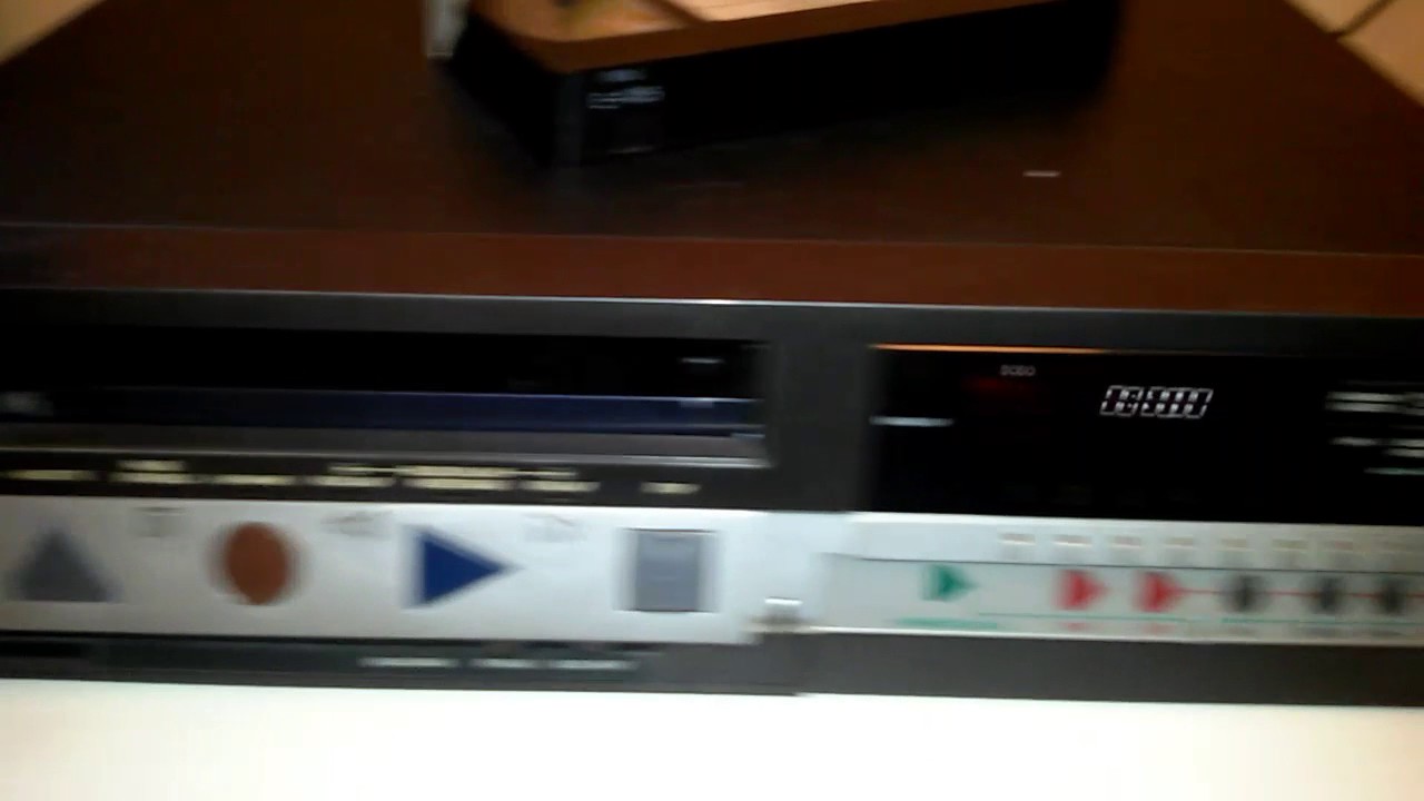JVC HR-D110EG VCR (1983) - YouTube