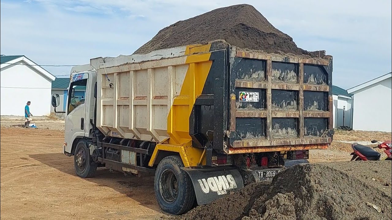 MOBIL TRUK PASIR FULL MUATAN - YouTube