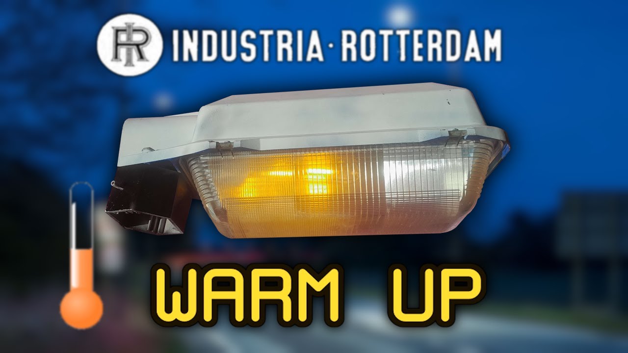 20 Year Old WRTL 2600 Street Light Warm up! (50W High Pressure Sodium ...