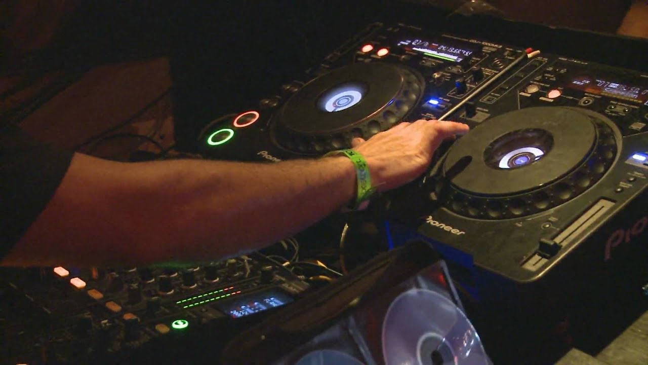 HD DJ's - HD Night Club - HD Music - HD Turntables - Drum and Bass - HD ...