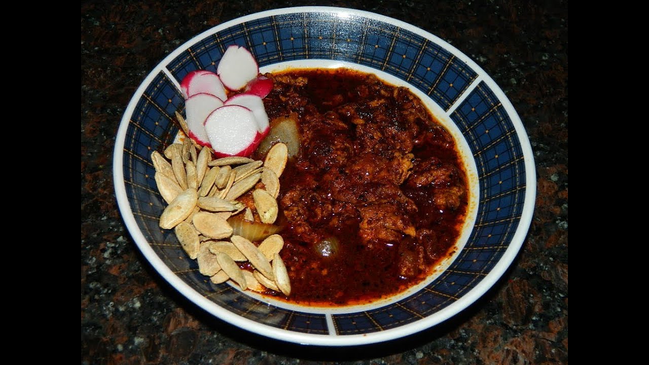 Receta: Huevos en Salsa de Chile Guajillo/Rojo - YouTube