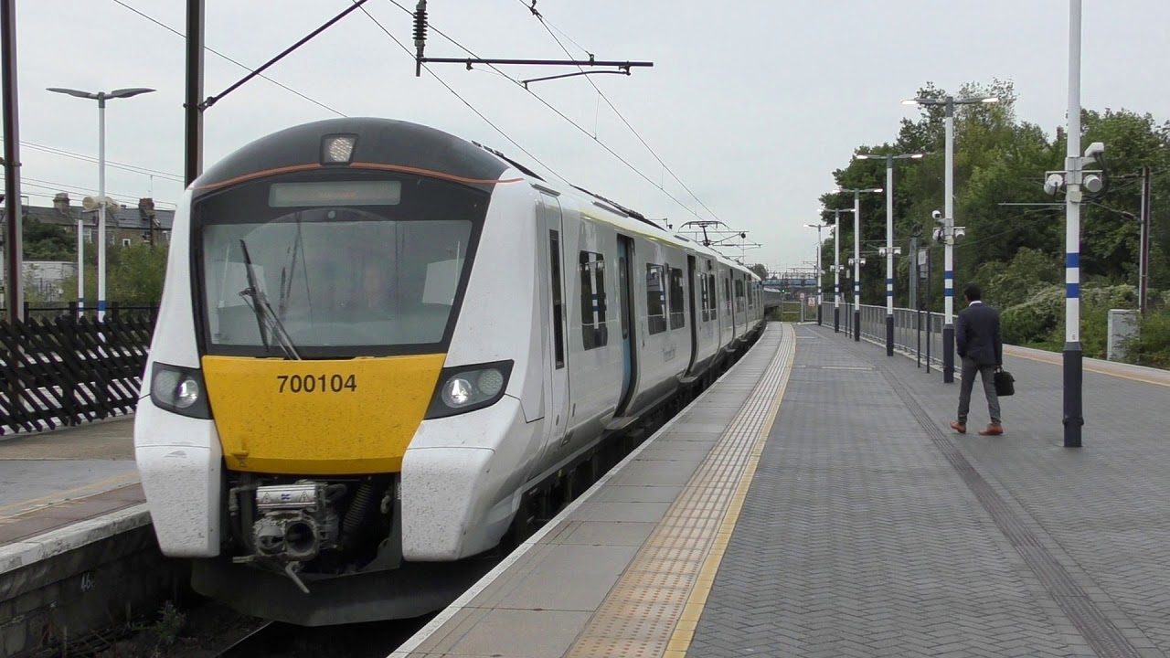 Thameslink Class 700 Arriving Into Finsbury Park (10/9/19) - YouTube
