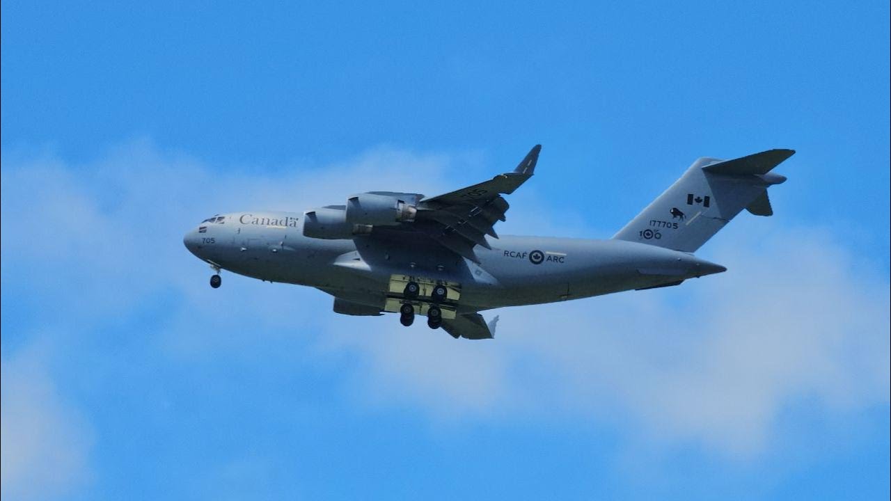RCAF CC-177705 (Boeing C-17) Globemaster III takeoff and flyby at ...