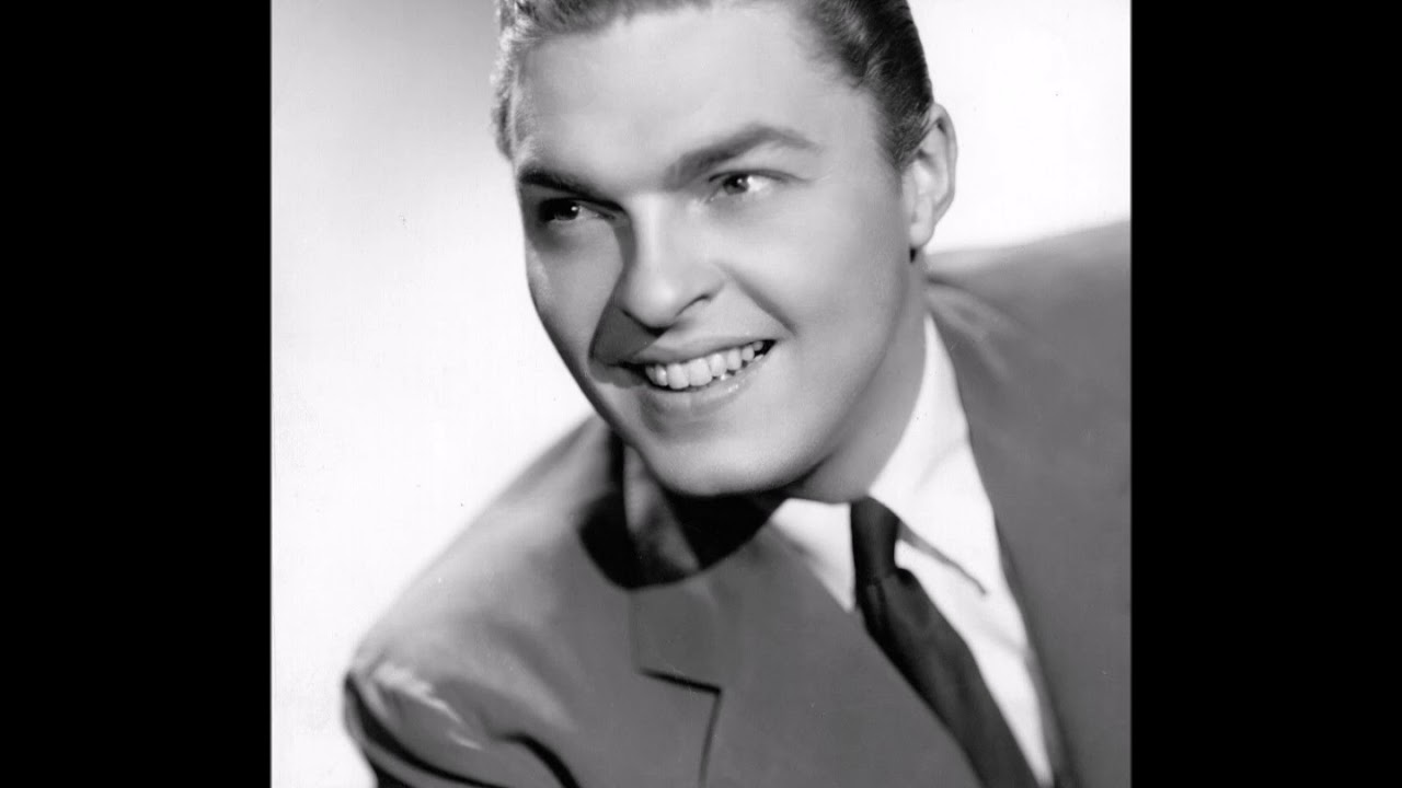 Bob Eberly with Jimmy Dorsey and His Orchestra – Serenade in Blue - YouTube