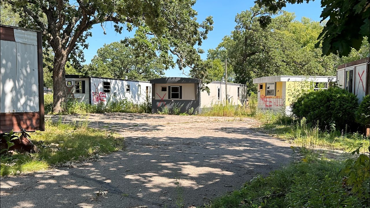 Exploring entire abandoned trailer park neighborhood… - YouTube