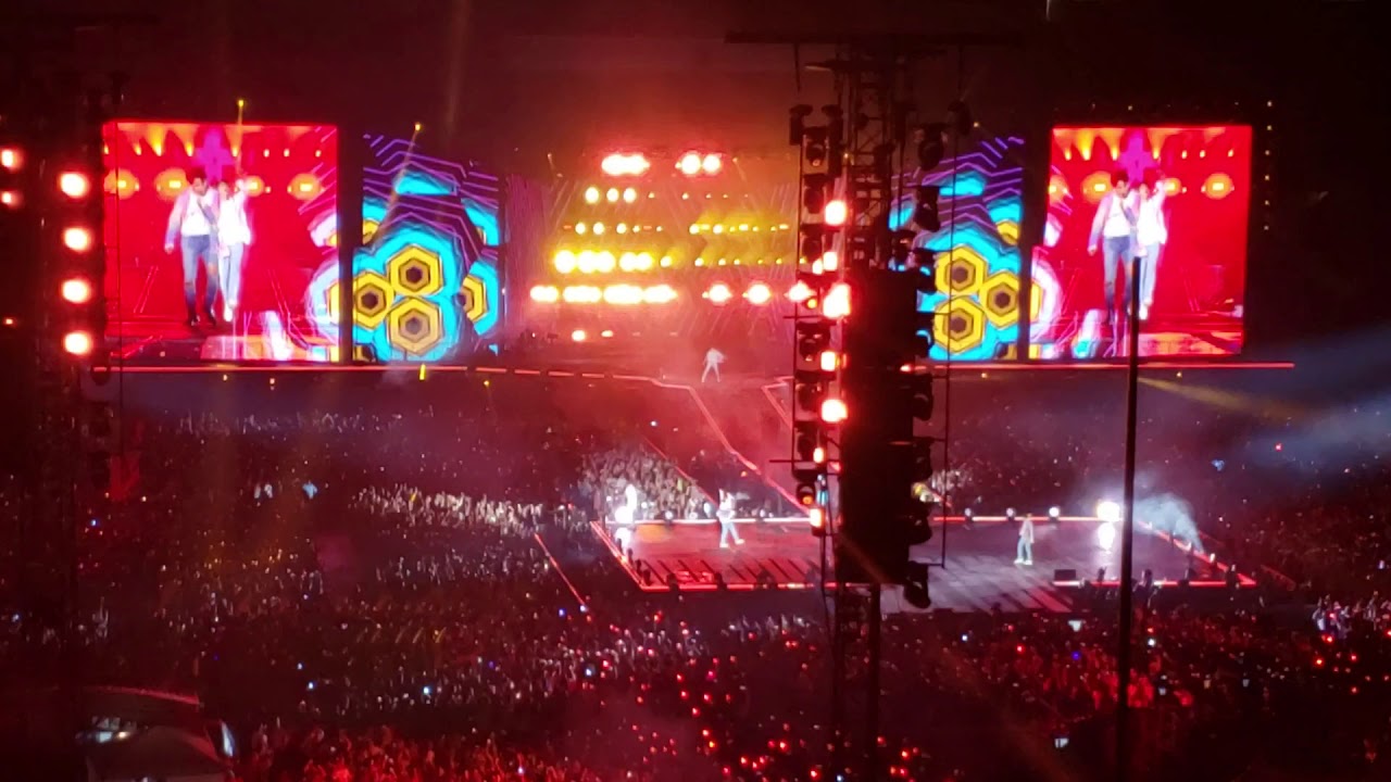 Bts Speak Yourself tour at Rose Bowl Day 1 - Idol - YouTube