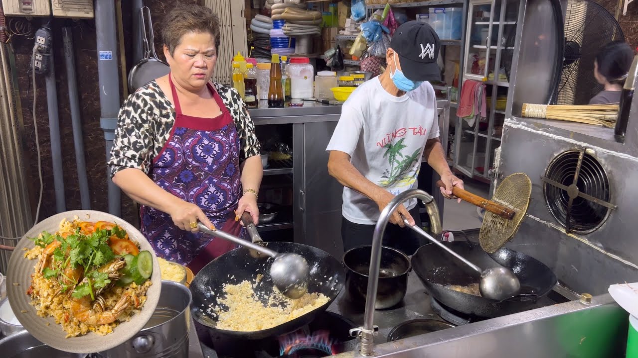 Vietnamese Chef's Amazing Cooking Skills! Fried Rice with Egg Shrimp ...