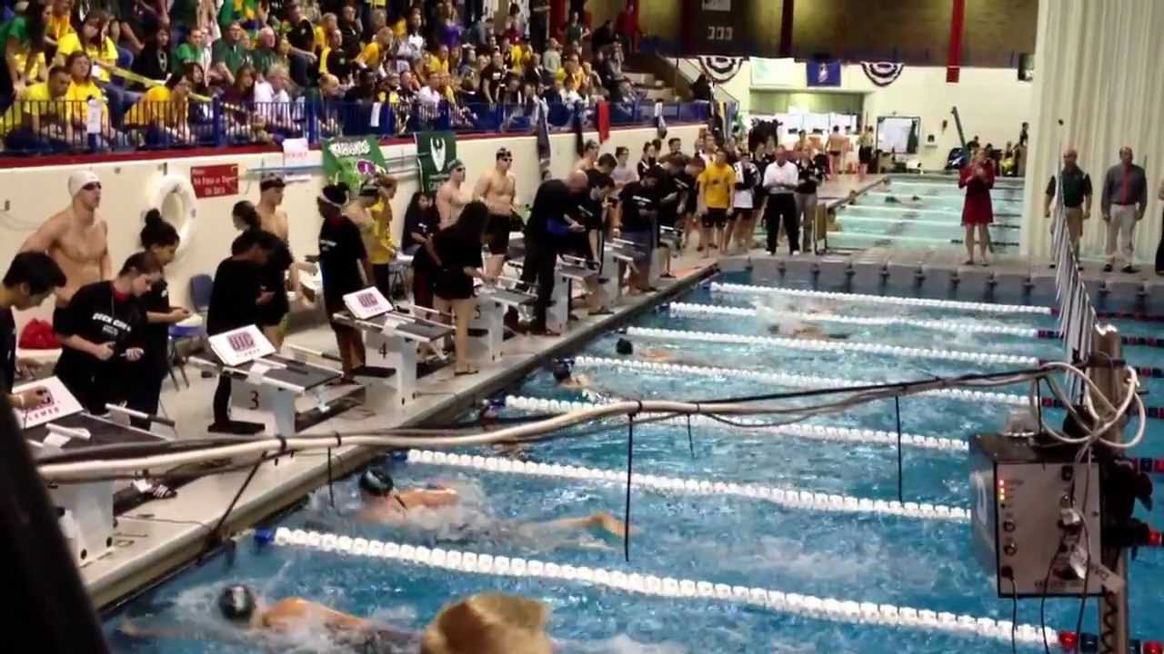 Melanie Waszak sets UIC record in 200 free - YouTube