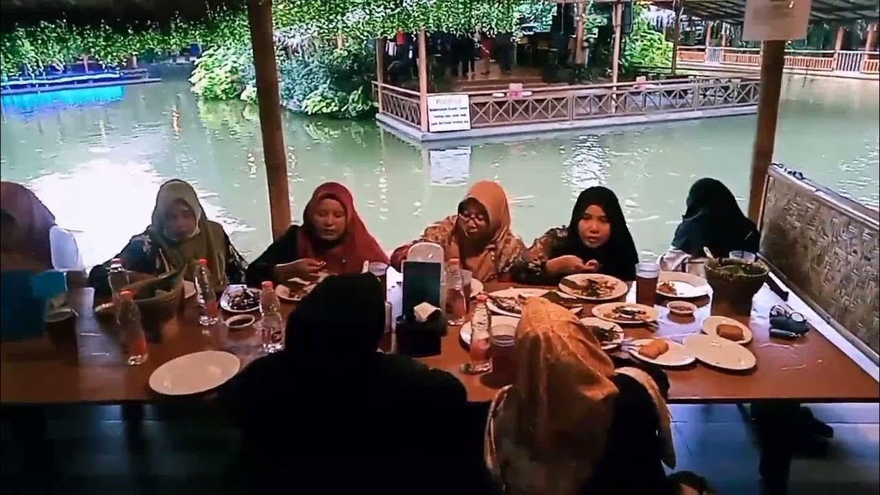 RM Restoran Lesehan Saung Rawa Lele wisata rempat makan lesehan - YouTube