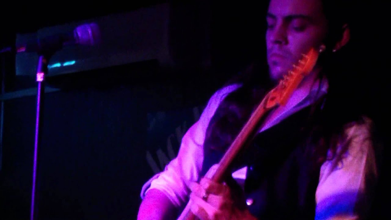 Rob Thompson Live guitar - YouTube
