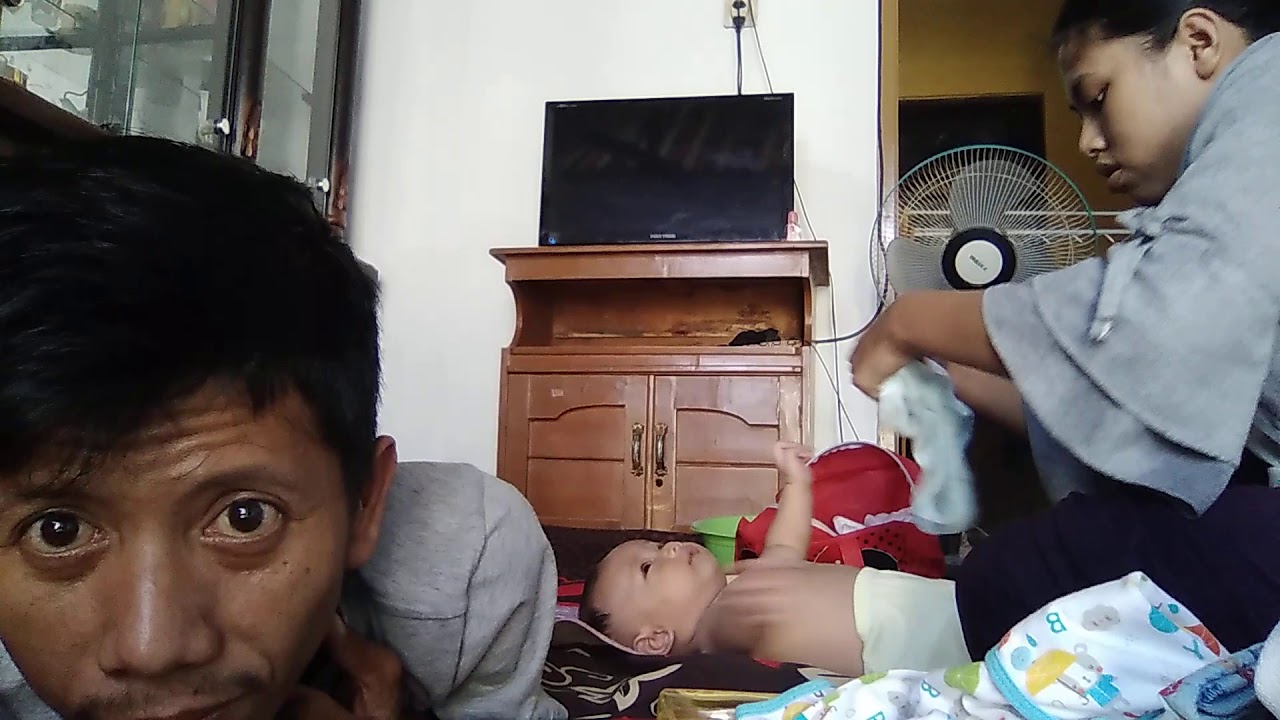 INTIP mamah muda lagi ganti baju bayi di kamar baru mandi - YouTube