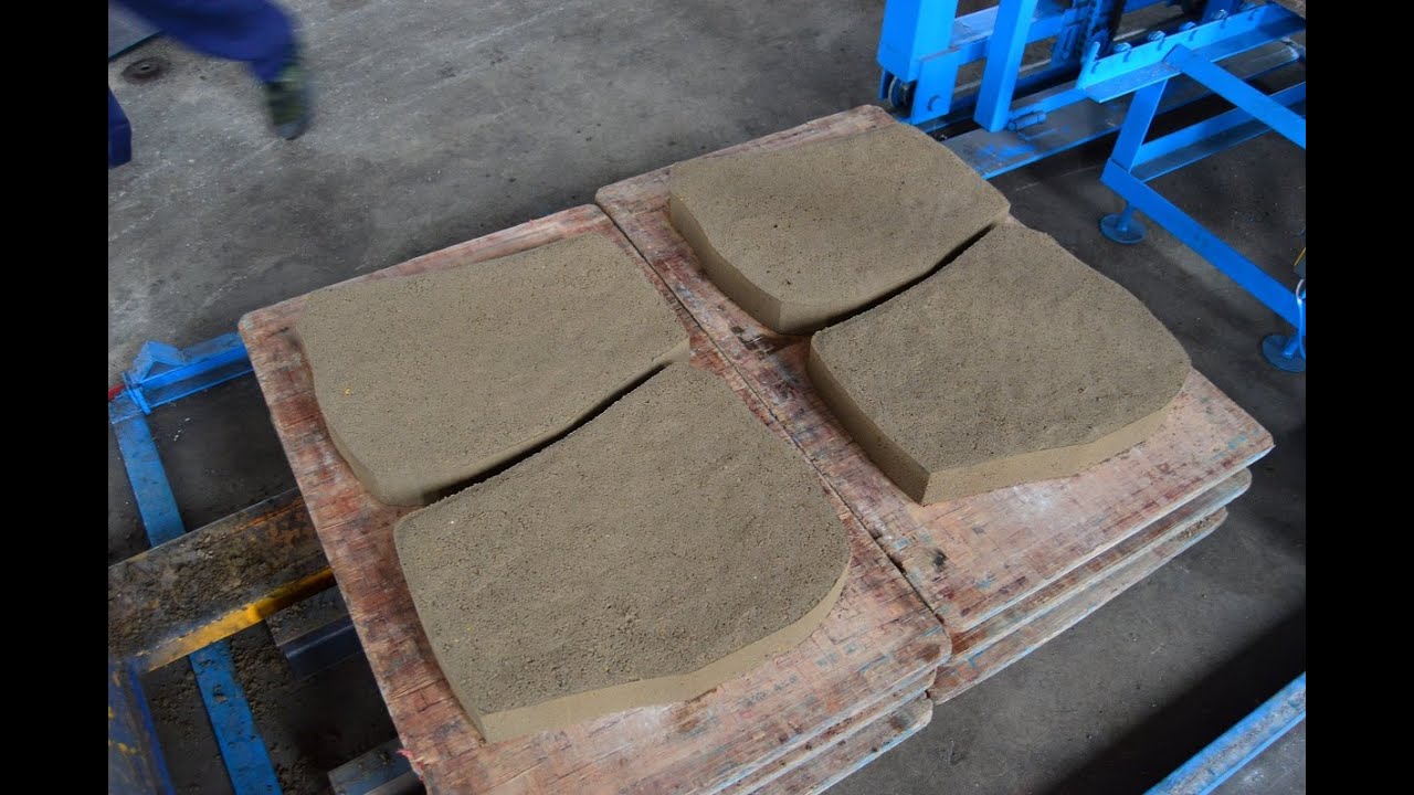 QT4 18 Automatic block machine for making Stepping stone - YouTube