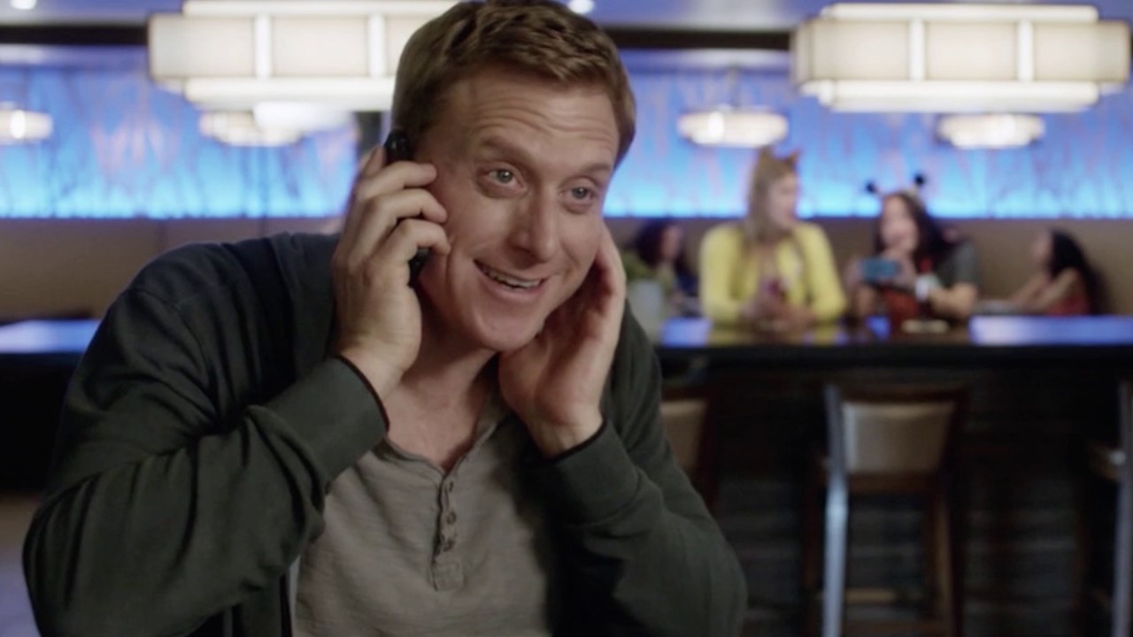 Pop Culture Minute: Terry Terrones talks comics and tv shows - YouTube