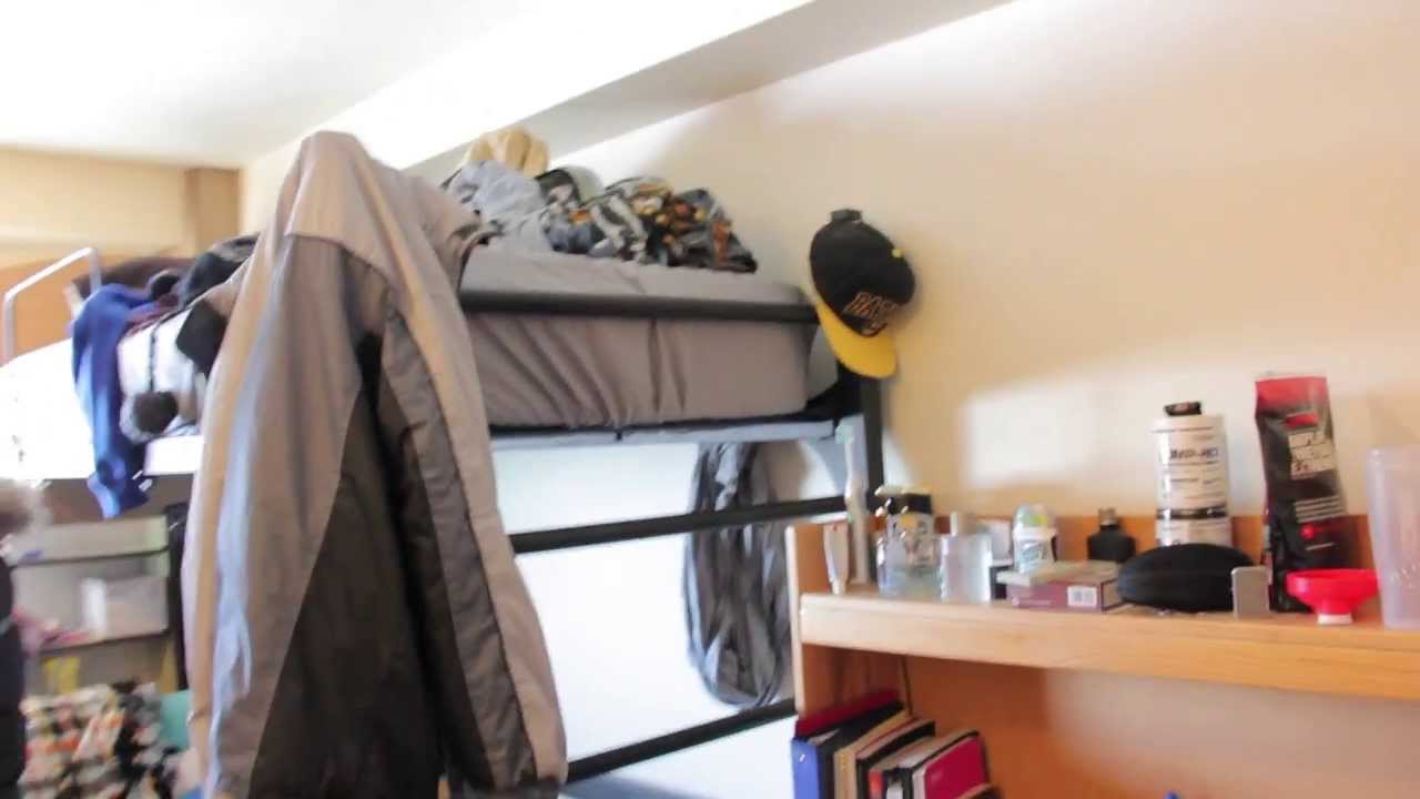 Nayla at UWO: Residence Halls at UW Oshkosh - YouTube
