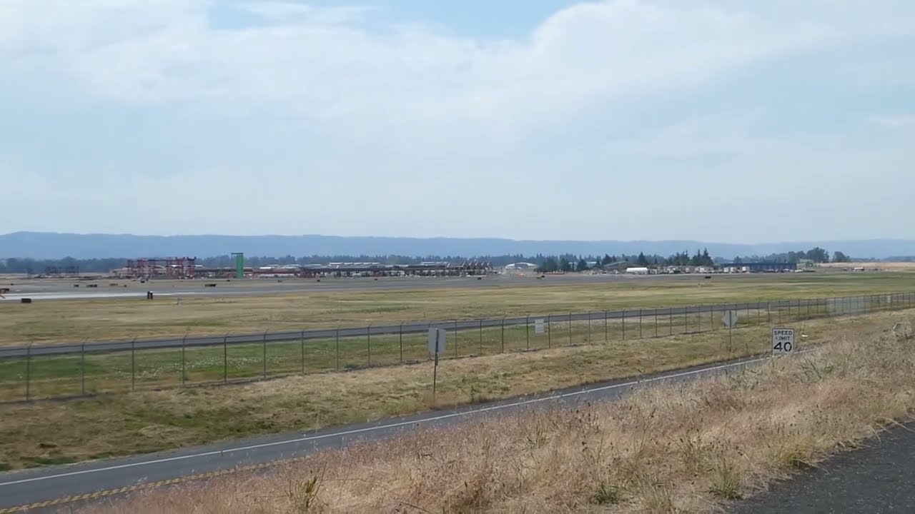 *Still Shot Audio* Gulfstream III [N388MM] Takeoff from PDX (Rolls ...