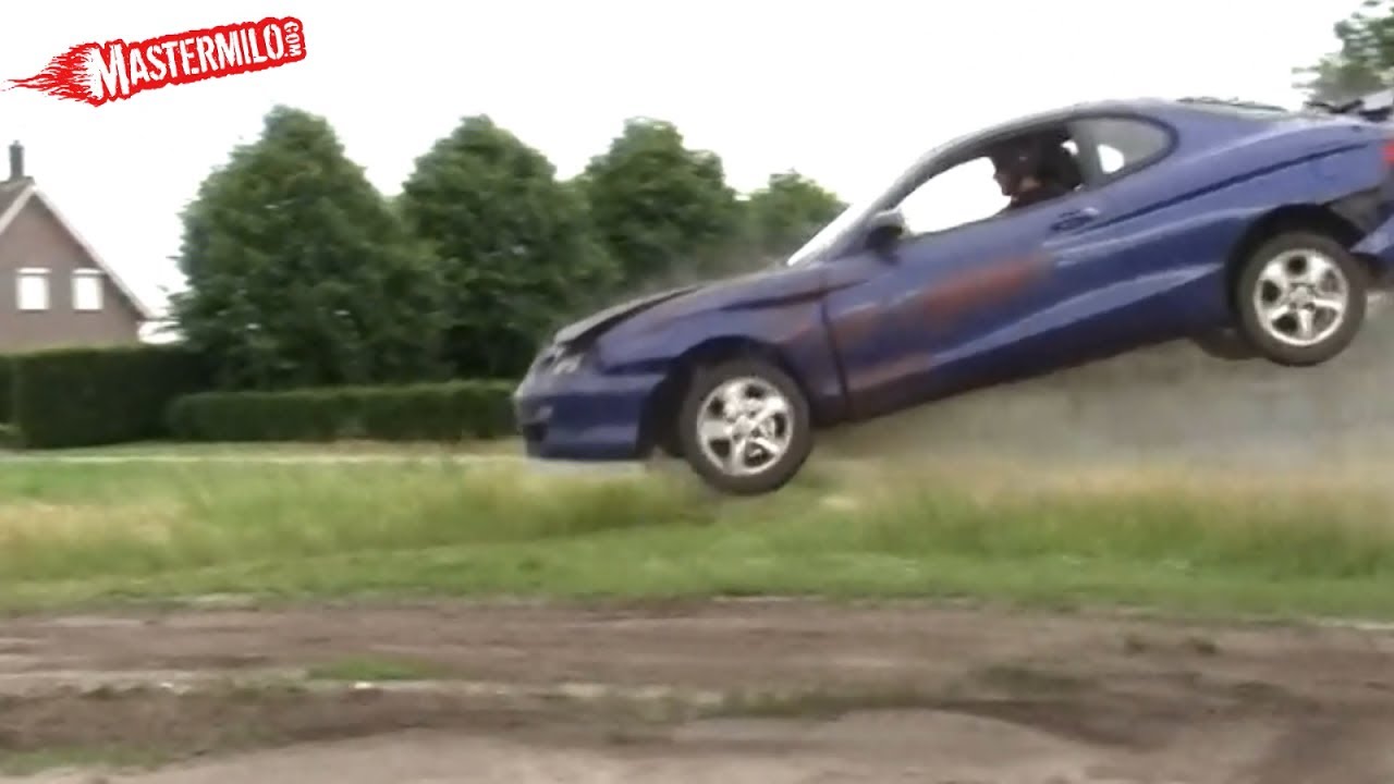 Hyundai Coupe car jump - YouTube