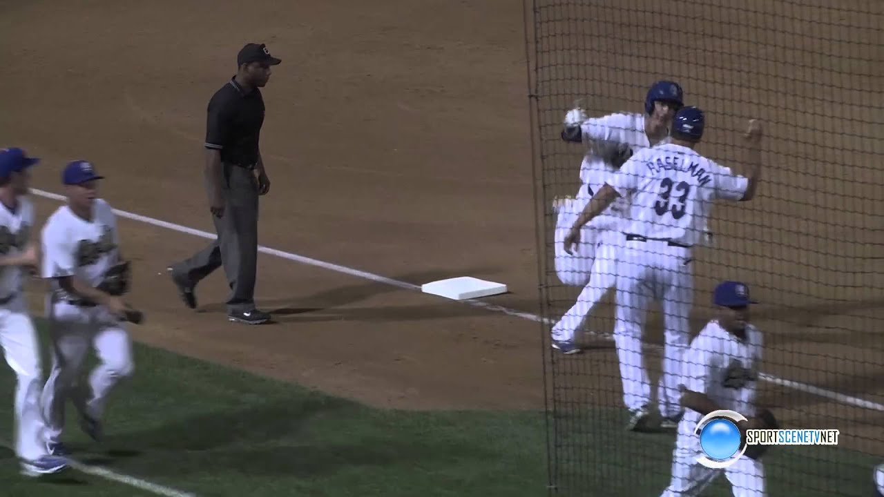 Cody Bellinger Walk Off HR (9-12-15) - YouTube