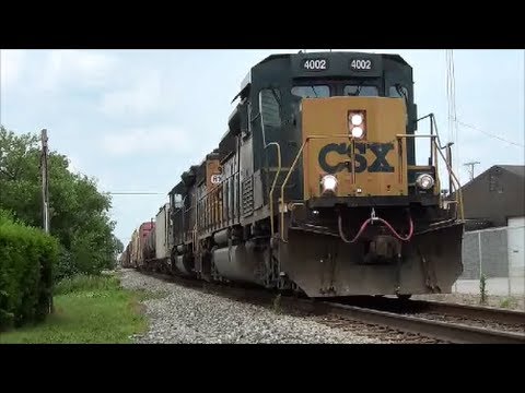 CSX Q339 SD40-3 SD40-2 Lashup and the Wapakoneta Equiptment Defect Detector 4002 8100 - YouTube