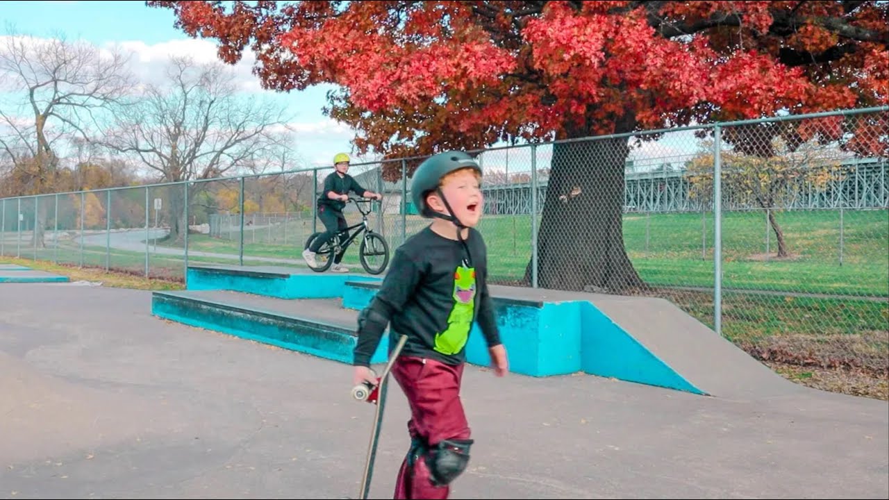 kids at the skatepark - YouTube