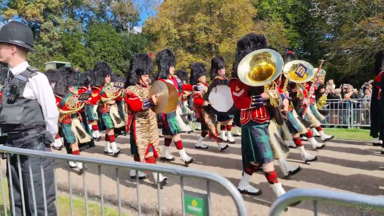 Queen Elizabeth II’s Final Journey, The Long Walk, Windsor - YouTube
