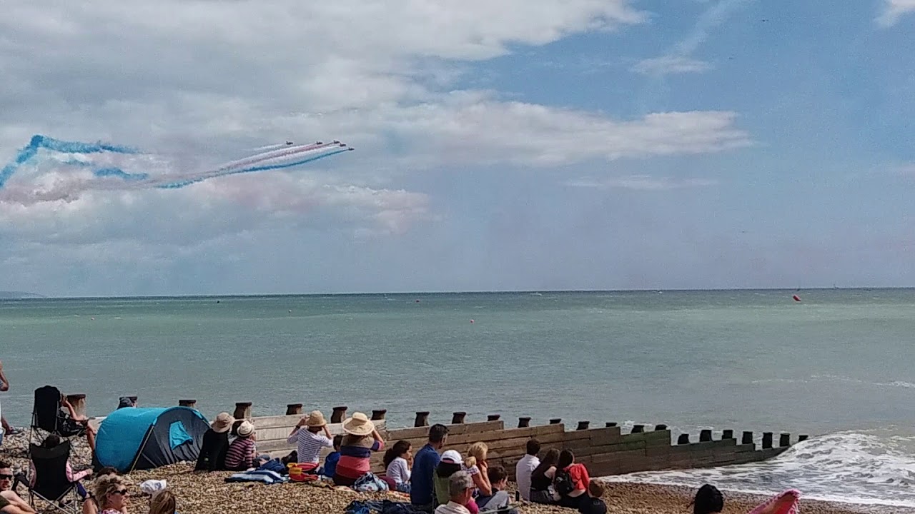 Red arrows rollbacks Eastbourne airshow 2017 - YouTube
