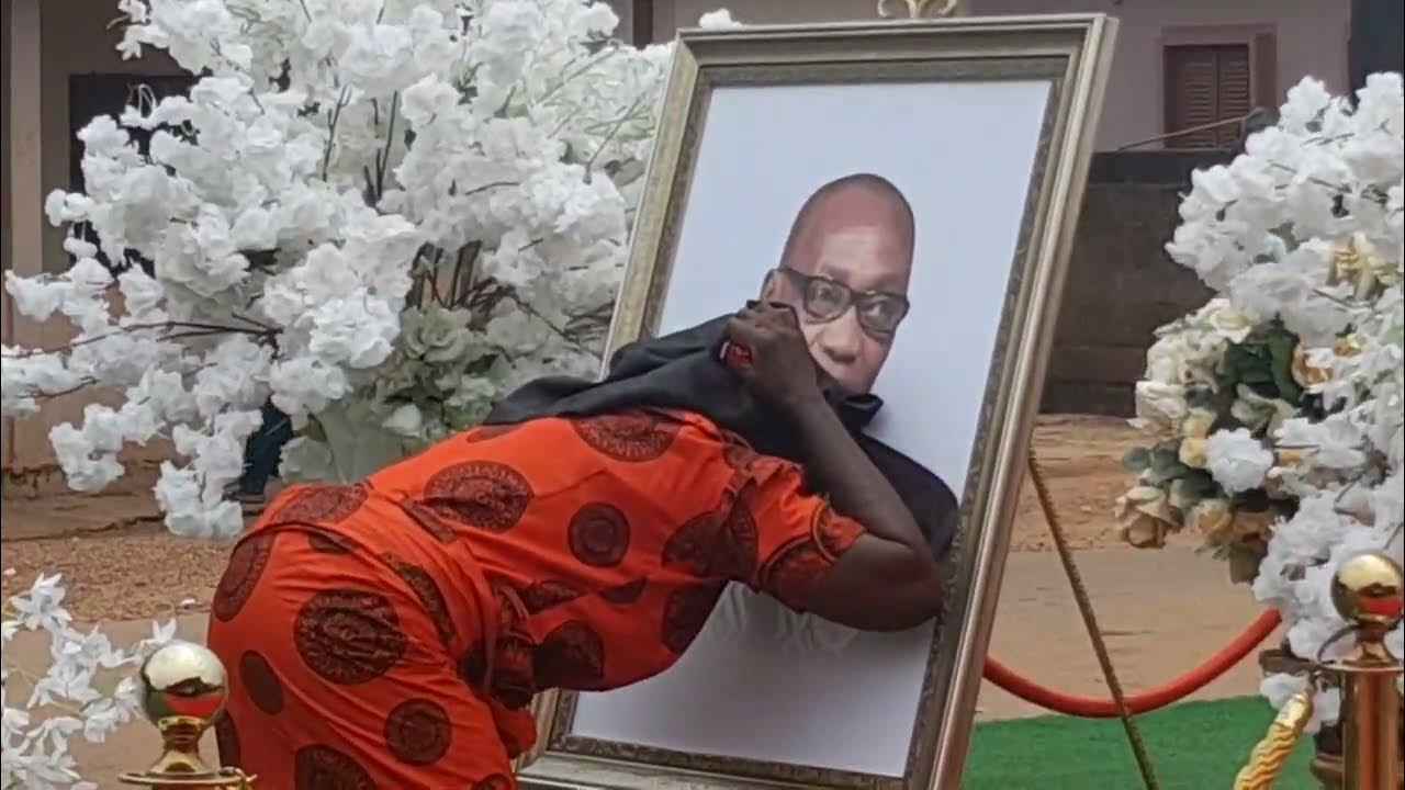 Wife of Akwaboah cried bitterly at his one week observation - YouTube